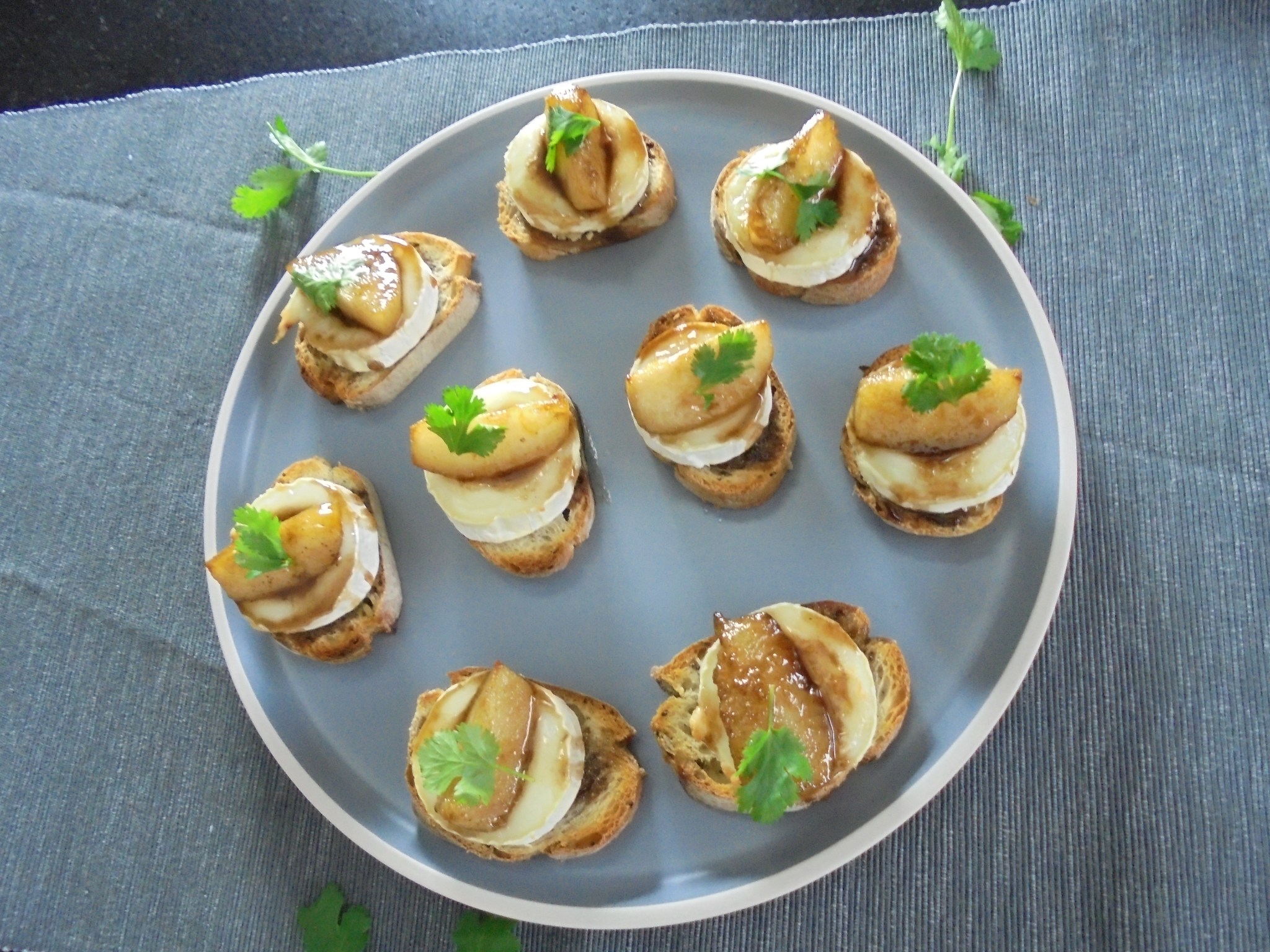 Toasts de chèvre chaud aux poires – Le Chef en Cuisine
